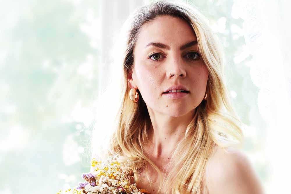 Maddy Rose - Sunflowers - Flyctory.com